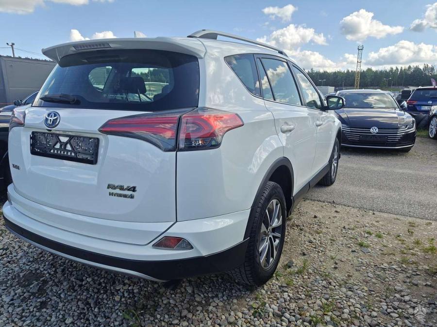 Balts Toyota RAV4 2018 Viļņa, ar dzinēja tilpumu 2.49 L un nobraukumu 256 tūkst. km par 14700 €, foto 7 vietnē AUTOMOTO.COM.LV