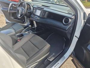 Balts Toyota RAV4 2018 Viļņa, ar dzinēja tilpumu 2.49 L un nobraukumu 256 tūkst. km par 14700 €, foto 12 vietnē AUTOMOTO.COM.LV