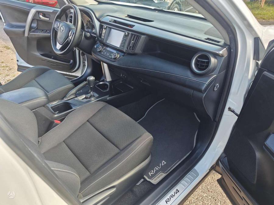 Balts Toyota RAV4 2018 Viļņa, ar dzinēja tilpumu 2.49 L un nobraukumu 256 tūkst. km par 14700 €, foto 12 vietnē AUTOMOTO.COM.LV