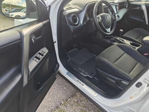 Balts Toyota RAV4 2018 Viļņa, ar dzinēja tilpumu 2.49 L un nobraukumu 256 tūkst. km par 14700 €, foto 14 vietnē AUTOMOTO.COM.LV