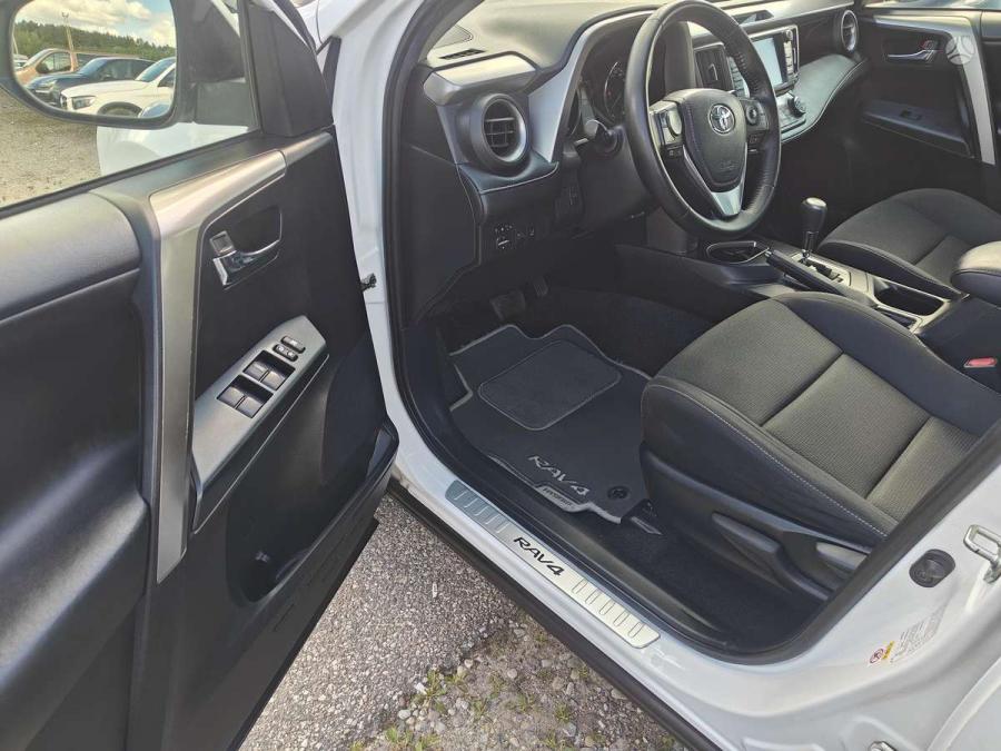 Balts Toyota RAV4 2018 Viļņa, ar dzinēja tilpumu 2.49 L un nobraukumu 256 tūkst. km par 14700 €, foto 14 vietnē AUTOMOTO.COM.LV