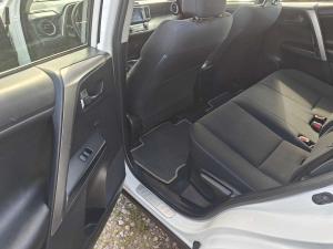 Balts Toyota RAV4 2018 Viļņa, ar dzinēja tilpumu 2.49 L un nobraukumu 256 tūkst. km par 14700 €, foto 17 vietnē AUTOMOTO.COM.LV