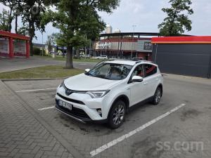 Balts Toyota RAV4 2018 Rīga, ar dzinēja tilpumu 2.50 L un nobraukumu 86 tūkst. km par 24900 €, foto  vietnē AUTOMOTO.COM.LV