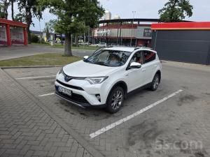 White Toyota RAV4 2018 in Riga, with an engine capacity of 2.50 L and mileage of 86 thousand km for 24900 €, photo 3 on AUTOMOTO.COM.LV