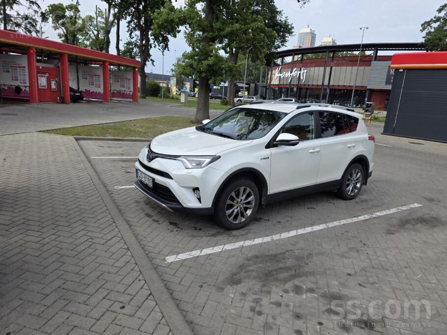 White Toyota RAV4 2018 in Riga, with an engine capacity of 2.50 L and mileage of 86 thousand km for 24900 €, photo 4 on AUTOMOTO.COM.LV