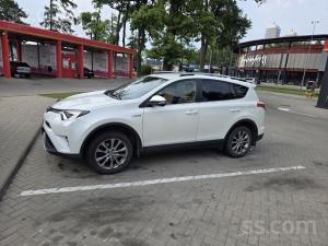 White Toyota RAV4 2018 in Riga, with an engine capacity of 2.50 L and mileage of 86 thousand km for 24900 €, photo 5 on AUTOMOTO.COM.LV
