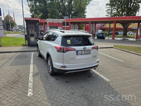 White Toyota RAV4 2018 in Riga, with an engine capacity of 2.50 L and mileage of 86 thousand km for 24900 €, photo 6 on AUTOMOTO.COM.LV