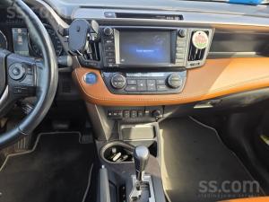 White Toyota RAV4 2018 in Riga, with an engine capacity of 2.50 L and mileage of 86 thousand km for 24900 €, photo 13 on AUTOMOTO.COM.LV