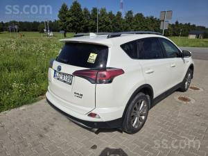 White Toyota RAV4 2018 in Riga, with an engine capacity of 2.50 L and mileage of 86 thousand km for 24900 €, photo 16 on AUTOMOTO.COM.LV