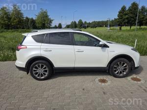 White Toyota RAV4 2018 in Riga, with an engine capacity of 2.50 L and mileage of 86 thousand km for 24900 €, photo 17 on AUTOMOTO.COM.LV