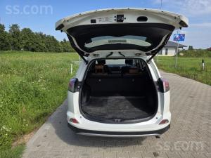 White Toyota RAV4 2018 in Riga, with an engine capacity of 2.50 L and mileage of 86 thousand km for 24900 €, photo 22 on AUTOMOTO.COM.LV