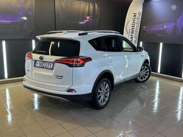 Balts Toyota RAV4 2018 Viļņa, ar dzinēja tilpumu 2.50 L un nobraukumu 134 tūkst. km par 19550 €, foto 2 vietnē AUTOMOTO.COM.LV
