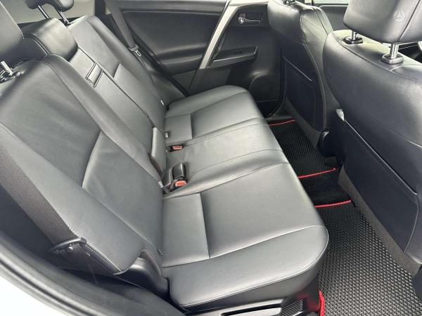 Balts Toyota RAV4 2018 Viļņa, ar dzinēja tilpumu 2.50 L un nobraukumu 134 tūkst. km par 19550 €, foto 5 vietnē AUTOMOTO.COM.LV