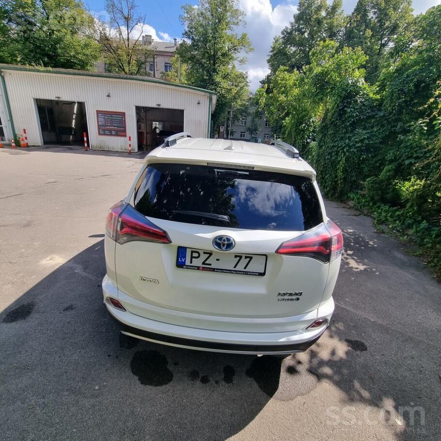 White Toyota RAV4 2018 in Riga, with an engine capacity of 2.50 L and mileage of 75 thousand km for 21000 €, photo 15 on AUTOMOTO.COM.LV