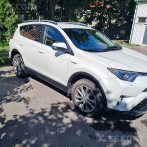 White Toyota RAV4 2018 in Riga, with an engine capacity of 2.50 L and mileage of 75 thousand km for 21000 €, photo 17 on AUTOMOTO.COM.LV