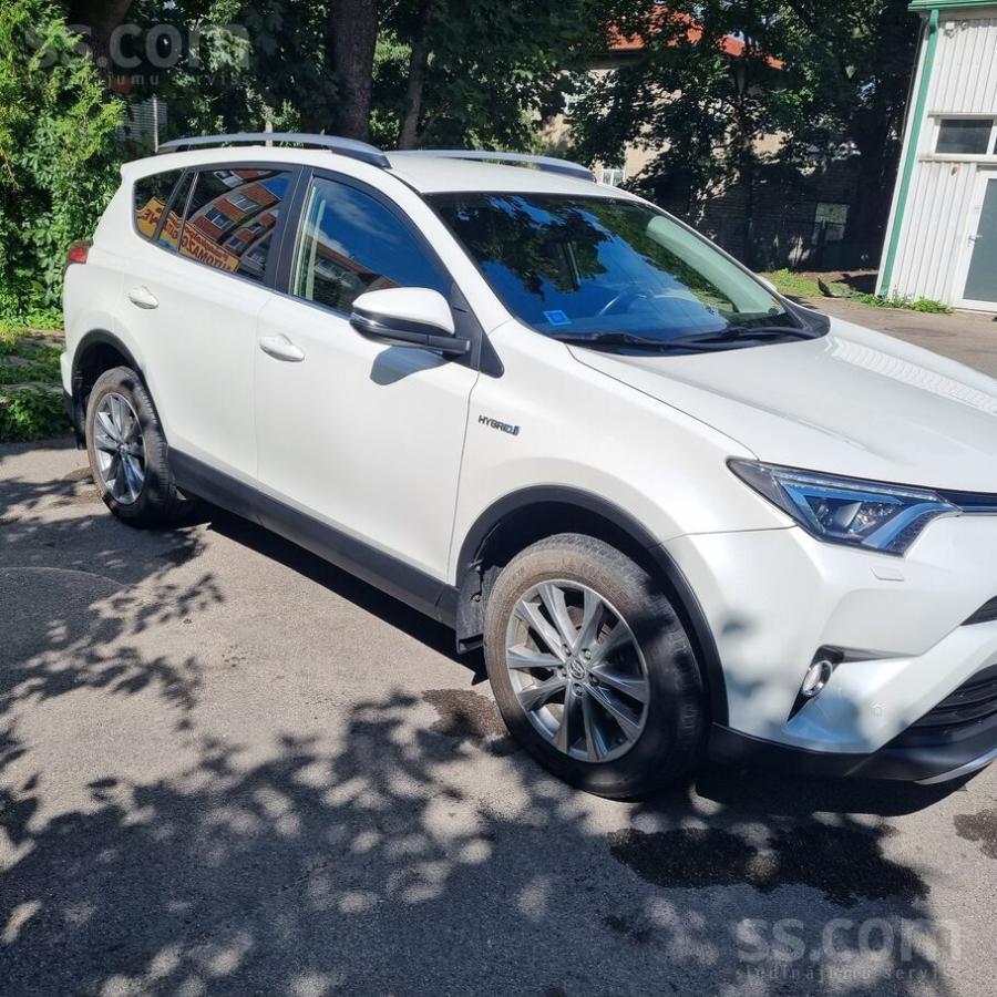 White Toyota RAV4 2018 in Riga, with an engine capacity of 2.50 L and mileage of 75 thousand km for 21000 €, photo 17 on AUTOMOTO.COM.LV