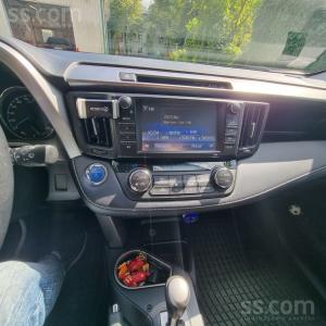 White Toyota RAV4 2018 in Riga, with an engine capacity of 2.50 L and mileage of 75 thousand km for 21000 €, photo 21 on AUTOMOTO.COM.LV