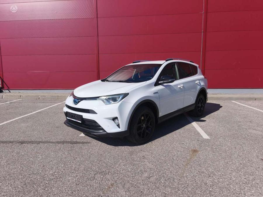Balts Toyota RAV4 2018 Kauņa, ar dzinēja tilpumu 2.49 L un nobraukumu 153 tūkst. km par 17450 €, foto 1 vietnē AUTOMOTO.COM.LV