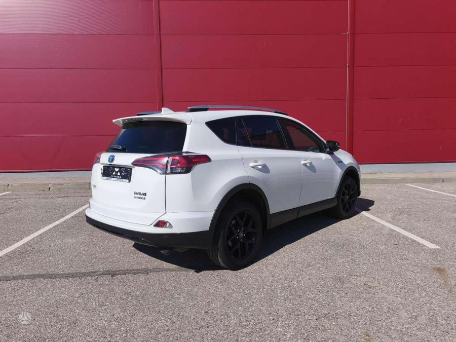 Balts Toyota RAV4 2018 Kauņa, ar dzinēja tilpumu 2.49 L un nobraukumu 153 tūkst. km par 17450 €, foto 3 vietnē AUTOMOTO.COM.LV