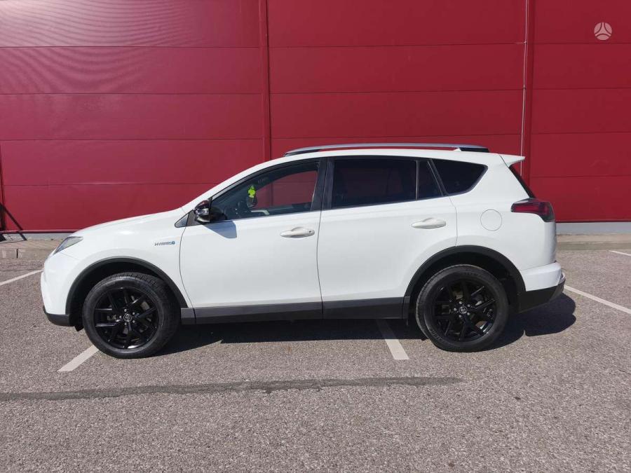 Balts Toyota RAV4 2018 Kauņa, ar dzinēja tilpumu 2.49 L un nobraukumu 153 tūkst. km par 17450 €, foto 4 vietnē AUTOMOTO.COM.LV