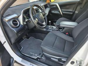 Balts Toyota RAV4 2018 Kauņa, ar dzinēja tilpumu 2.49 L un nobraukumu 153 tūkst. km par 17450 €, foto 6 vietnē AUTOMOTO.COM.LV