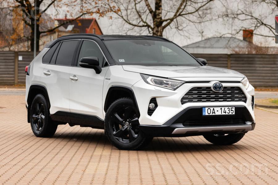 White Toyota RAV4 2019 in Jelgava, with an engine capacity of 2.50 L and mileage of 230 thousand km for 21600 €, photo 1 on AUTOMOTO.COM.LV
