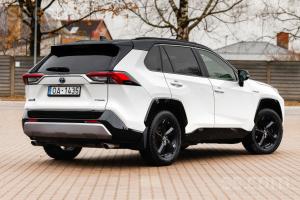 White Toyota RAV4 2019 in Jelgava, with an engine capacity of 2.50 L and mileage of 230 thousand km for 21600 €, photo 6 on AUTOMOTO.COM.LV