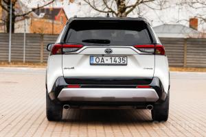 White Toyota RAV4 2019 in Jelgava, with an engine capacity of 2.50 L and mileage of 230 thousand km for 21600 €, photo 7 on AUTOMOTO.COM.LV
