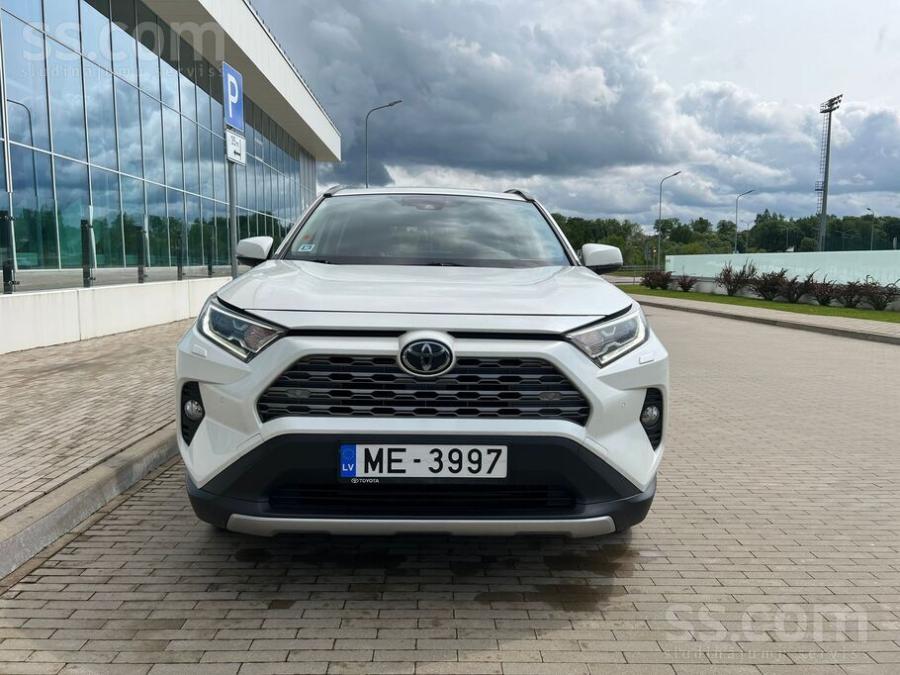 Balts Toyota RAV4 2019 Rēzekne, ar dzinēja tilpumu 2.00 L un nobraukumu 98 tūkst. km par 25990 €, foto 1 vietnē AUTOMOTO.COM.LV