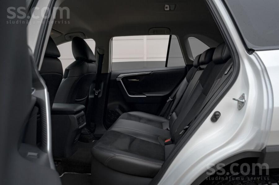 Balts Toyota RAV4 2019 Rīga, ar dzinēja tilpumu 2.50 L un nobraukumu 0 tūkst. km par 21000 €, foto 12 vietnē AUTOMOTO.COM.LV
