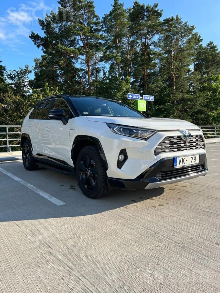 White Toyota RAV4 2019 in Riga, with an engine capacity of 2.50 L and mileage of 85 thousand km for 28500 €, photo 2 on AUTOMOTO.COM.LV