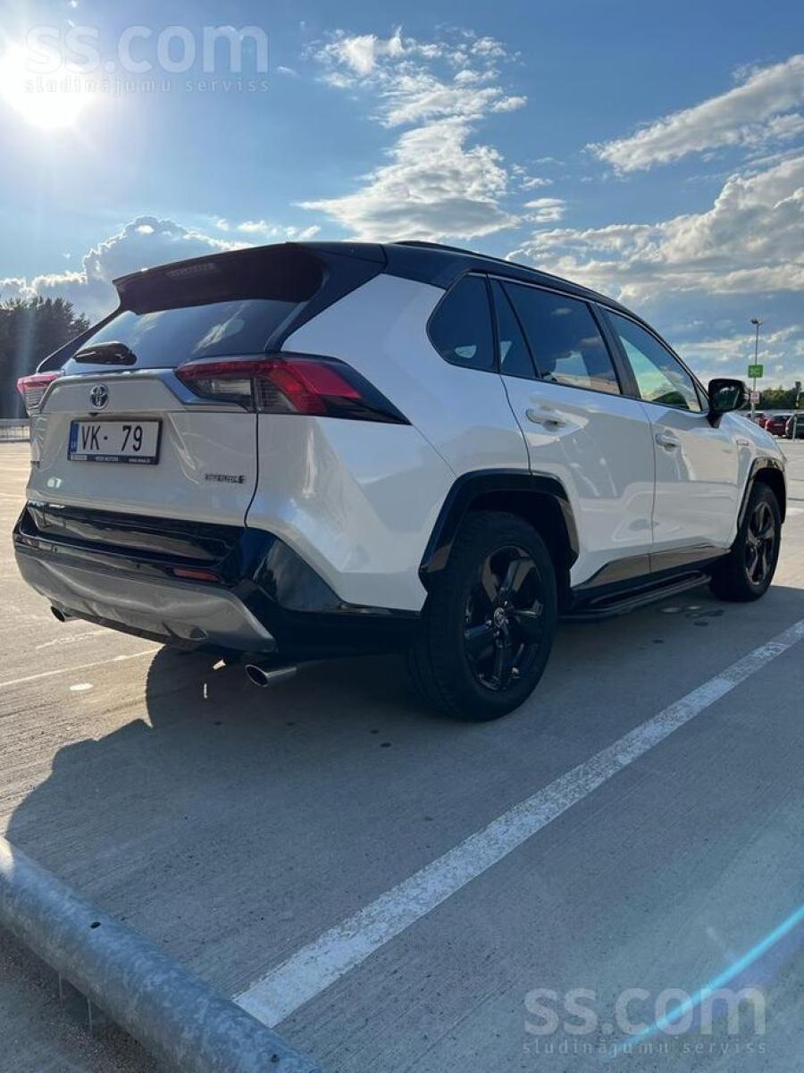 White Toyota RAV4 2019 in Riga, with an engine capacity of 2.50 L and mileage of 85 thousand km for 28500 €, photo 4 on AUTOMOTO.COM.LV