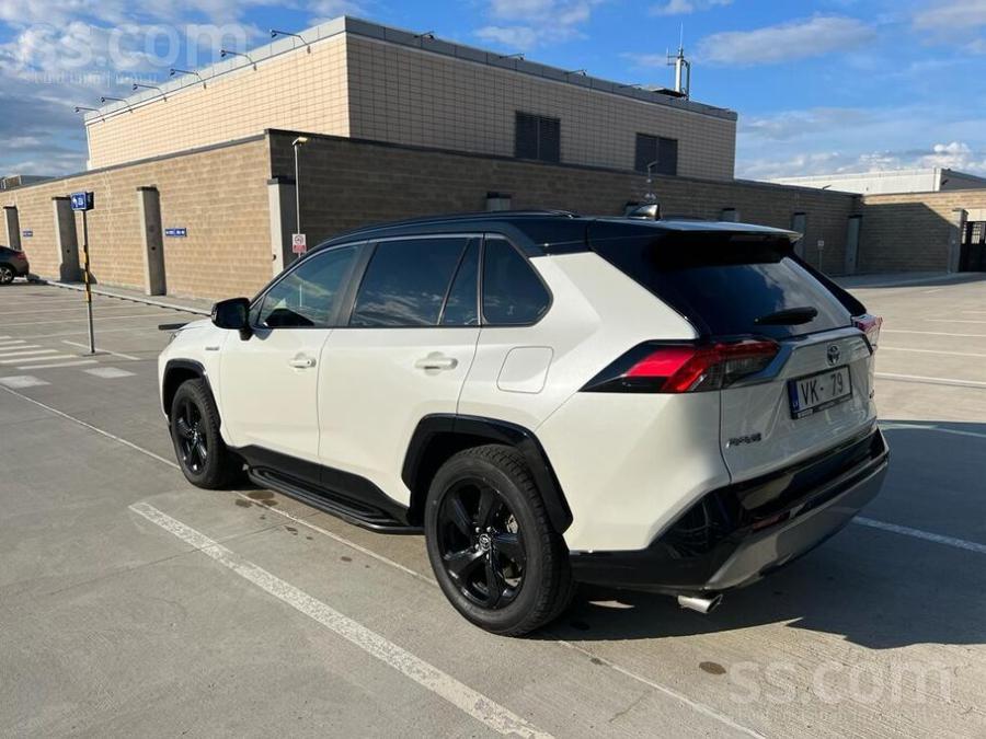 White Toyota RAV4 2019 in Riga, with an engine capacity of 2.50 L and mileage of 85 thousand km for 28500 €, photo 6 on AUTOMOTO.COM.LV