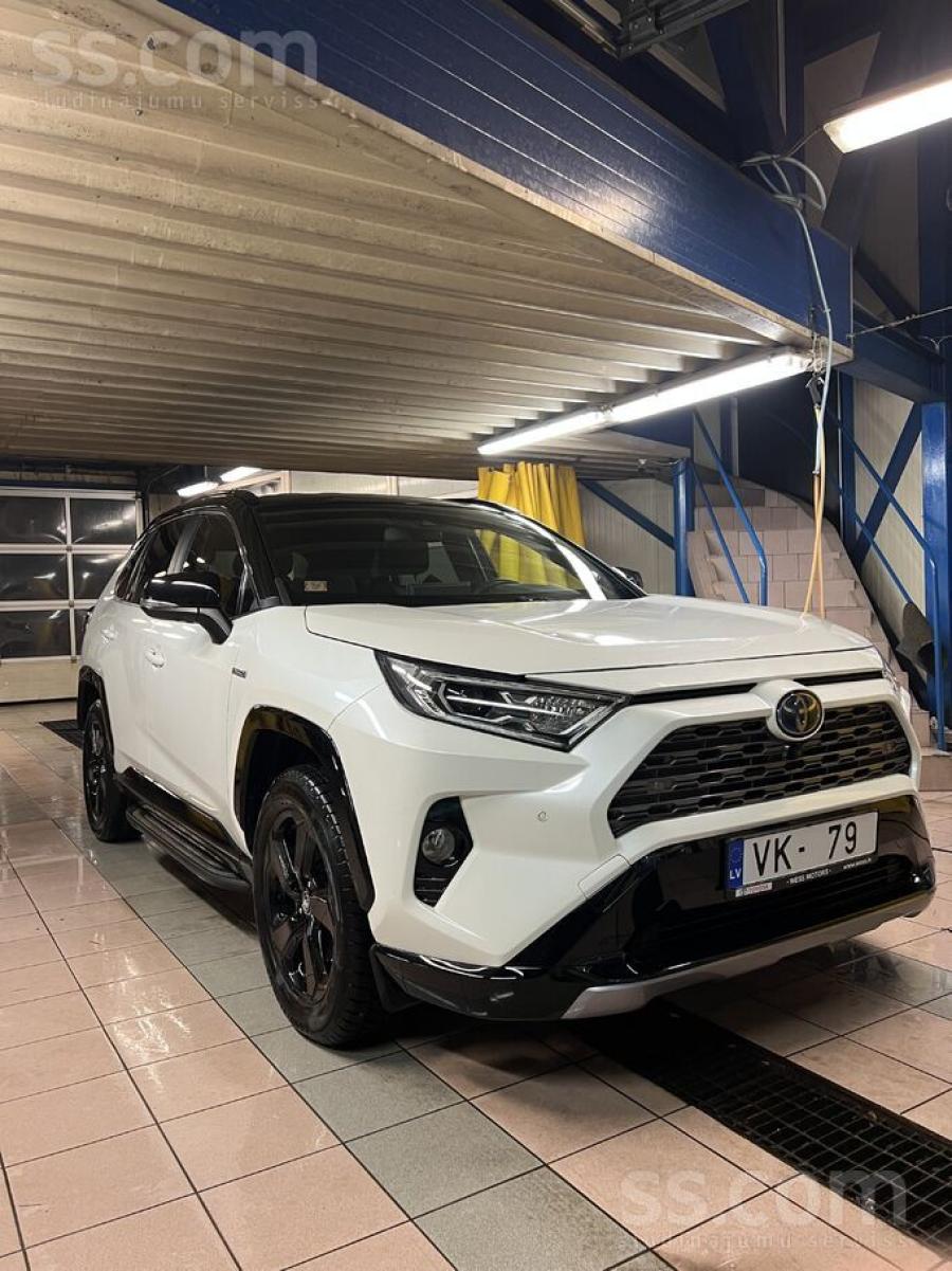 White Toyota RAV4 2019 in Riga, with an engine capacity of 2.50 L and mileage of 85 thousand km for 28500 €, photo 7 on AUTOMOTO.COM.LV