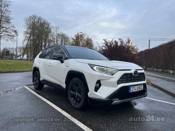 White Toyota RAV4 2019 in Tartu, with an engine capacity of 2.50 L and mileage of 167 thousand km for 22000 €, photo 1 on AUTOMOTO.COM.LV
