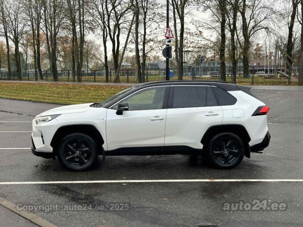 White Toyota RAV4 2019 in Tartu, with an engine capacity of 2.50 L and mileage of 167 thousand km for 22000 €, photo 4 on AUTOMOTO.COM.LV