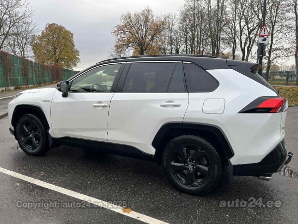 White Toyota RAV4 2019 in Tartu, with an engine capacity of 2.50 L and mileage of 167 thousand km for 22000 €, photo 5 on AUTOMOTO.COM.LV