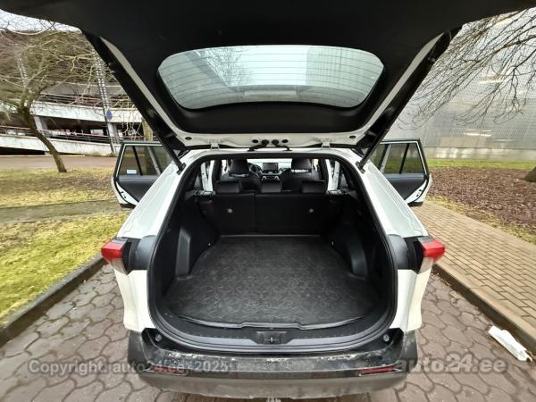 White Toyota RAV4 2019 in Tartu, with an engine capacity of 2.50 L and mileage of 167 thousand km for 22000 €, photo 6 on AUTOMOTO.COM.LV