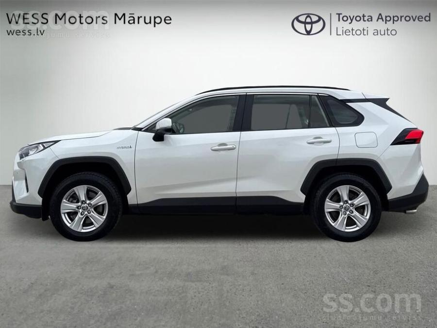 Balts Toyota RAV4 2019 Rīga, ar dzinēja tilpumu 2.50 L un nobraukumu 111 tūkst. km par 24990 €, foto 3 vietnē AUTOMOTO.COM.LV