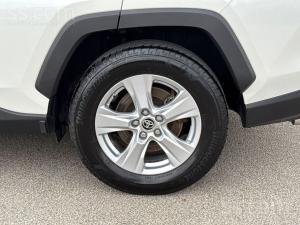 Balts Toyota RAV4 2019 Rīga, ar dzinēja tilpumu 2.50 L un nobraukumu 111 tūkst. km par 24990 €, foto 14 vietnē AUTOMOTO.COM.LV