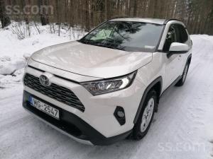 White Toyota RAV4 2019 in Riga, with an engine capacity of 2.00 L and mileage of 98 thousand km for 22000 €, photo  on AUTOMOTO.COM.LV