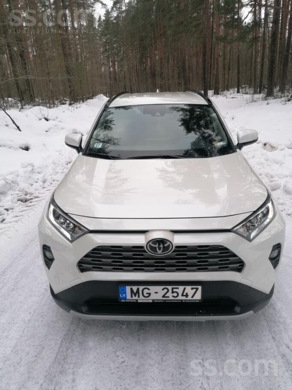 Balts Toyota RAV4 2019 Rīga, ar dzinēja tilpumu 2.00 L un nobraukumu 98 tūkst. km par 22000 €, foto 2 vietnē AUTOMOTO.COM.LV