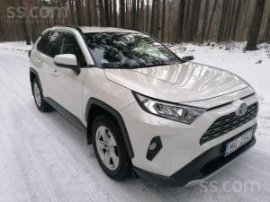 White Toyota RAV4 2019 in Riga, with an engine capacity of 2.00 L and mileage of 98 thousand km for 22000 €, photo 3 on AUTOMOTO.COM.LV