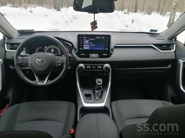 Balts Toyota RAV4 2019 Rīga, ar dzinēja tilpumu 2.00 L un nobraukumu 98 tūkst. km par 22000 €, foto 8 vietnē AUTOMOTO.COM.LV