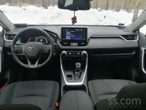 White Toyota RAV4 2019 in Riga, with an engine capacity of 2.00 L and mileage of 98 thousand km for 22000 €, photo 8 on AUTOMOTO.COM.LV