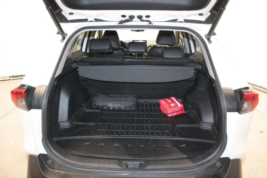 Белый Тойота РАВ 4 2019 в Каунас, объемом двигателя 2.49 л и пробегом 132 тыс. км за 27200 €, фото 10 на AUTOMOTO.COM.LV