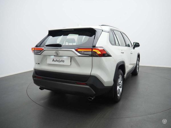 Balts Toyota RAV4 2019 Viļņa, ar dzinēja tilpumu 1.99 L un nobraukumu 96 tūkst. km par 20100 €, foto 4 vietnē AUTOMOTO.COM.LV
