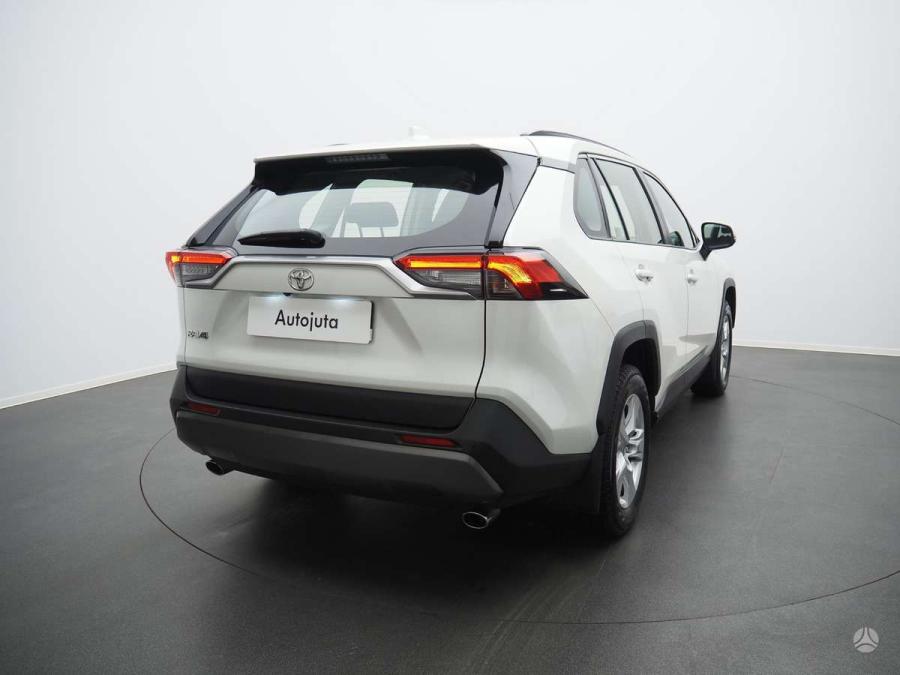 Balts Toyota RAV4 2019 Viļņa, ar dzinēja tilpumu 1.99 L un nobraukumu 96 tūkst. km par 20100 €, foto 4 vietnē AUTOMOTO.COM.LV