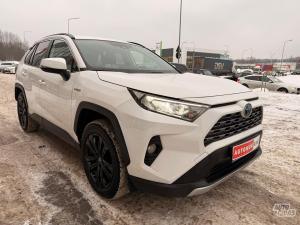 White Toyota RAV4 2019 in Vilnius, with an engine capacity of 2.50 L and mileage of 103 thousand km for 25300 €, photo  on AUTOMOTO.COM.LV