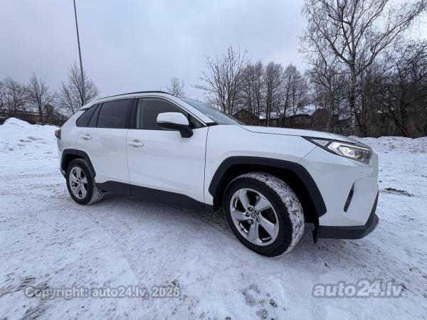 Balts Toyota RAV4 2019 Tallina, ar dzinēja tilpumu 2.00 L un nobraukumu 85 tūkst. km par 25900 €, foto  vietnē AUTOMOTO.COM.LV